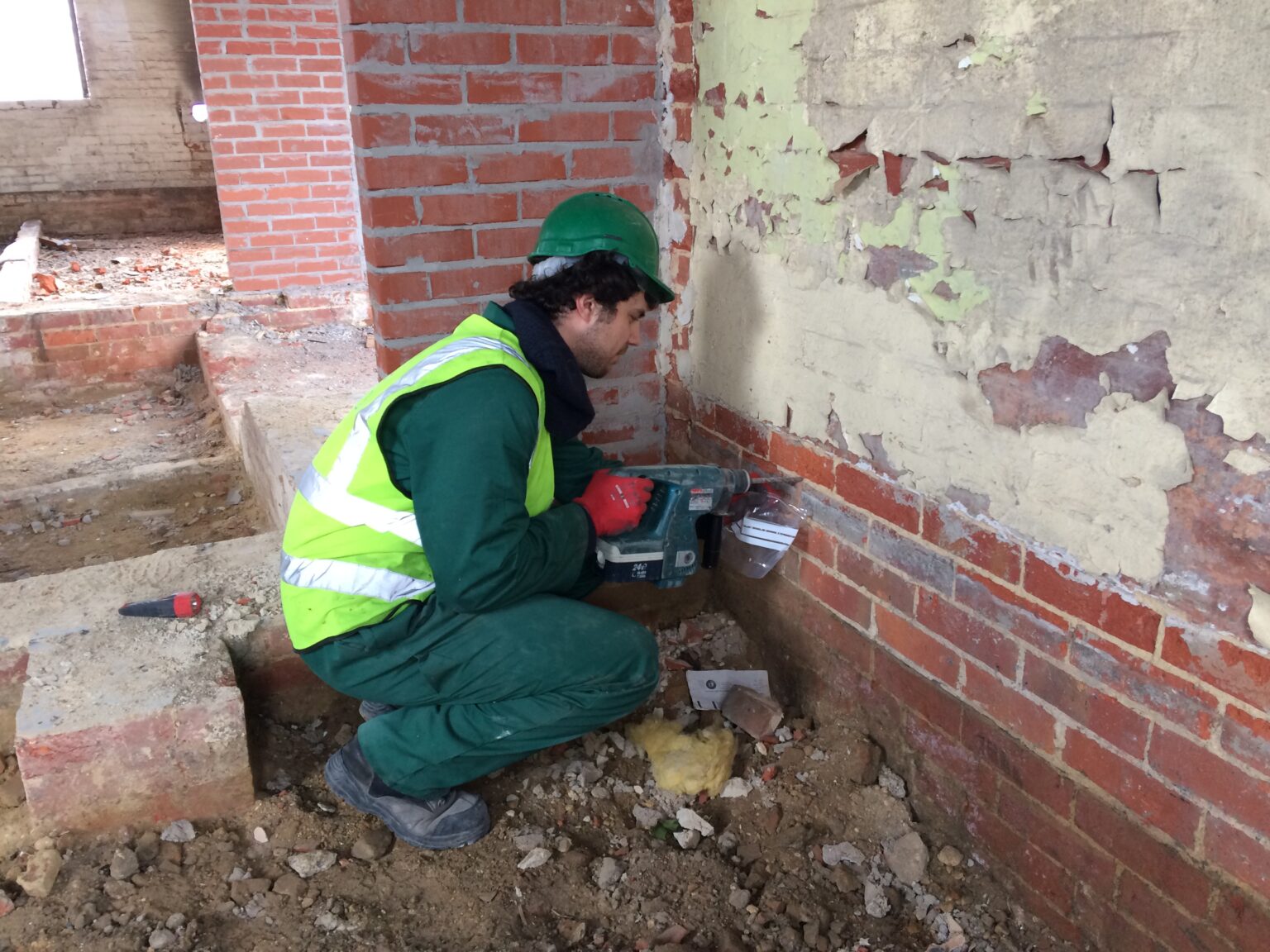 Damp Surveys | Experienced Damp Surveyors & Experts | H&R